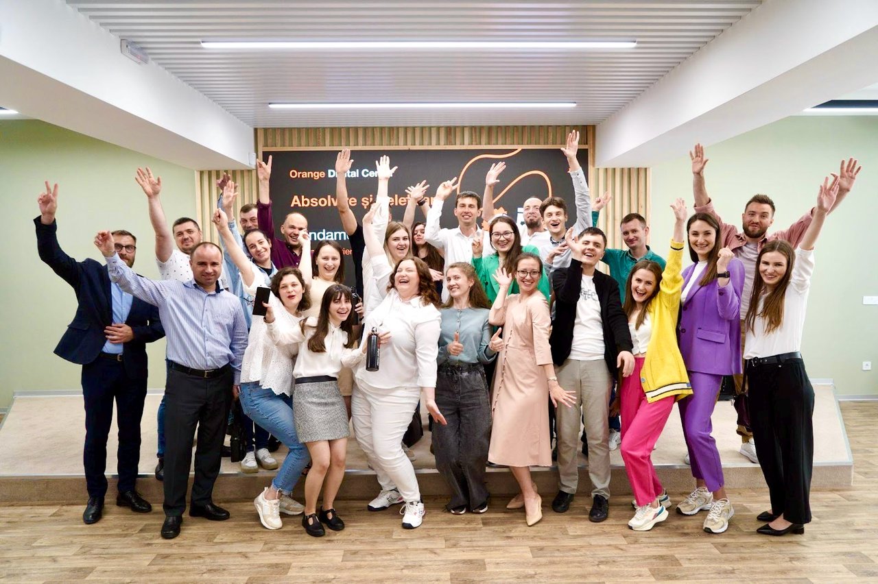 86 de absolvenți ai cursului Fundamentele IT lansat de Orange Digital ...