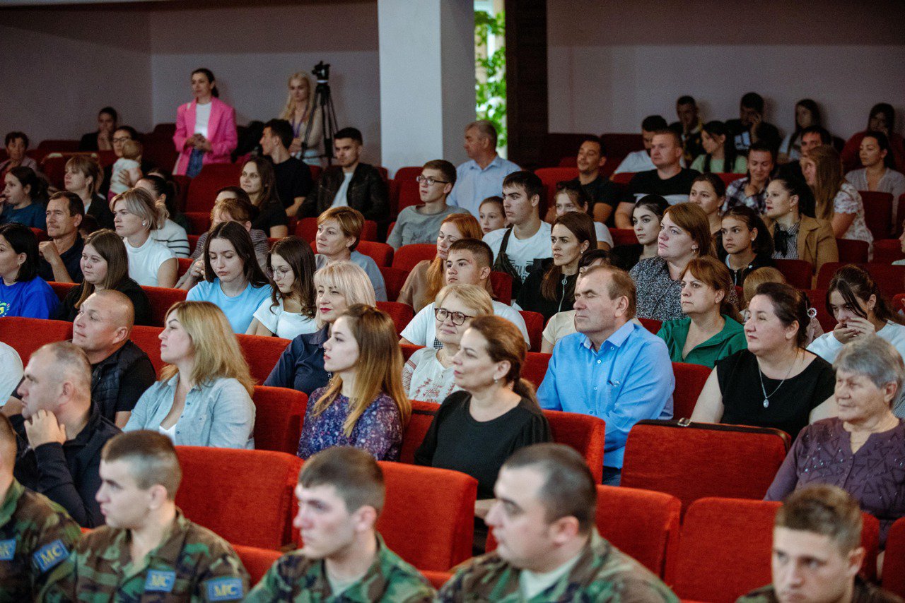 Emoții și lacrimi la avanpremiera filmului TUNETE. Producția ...