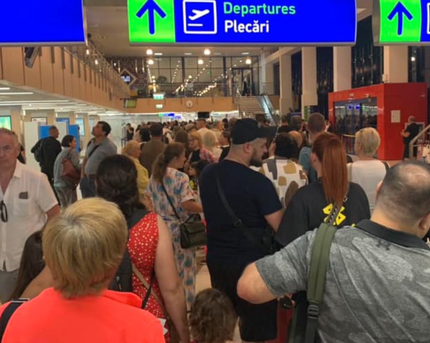 Aglomerat pe Aeroportul Chișinău. Pasagerii îndemnați să vină cu trei ...