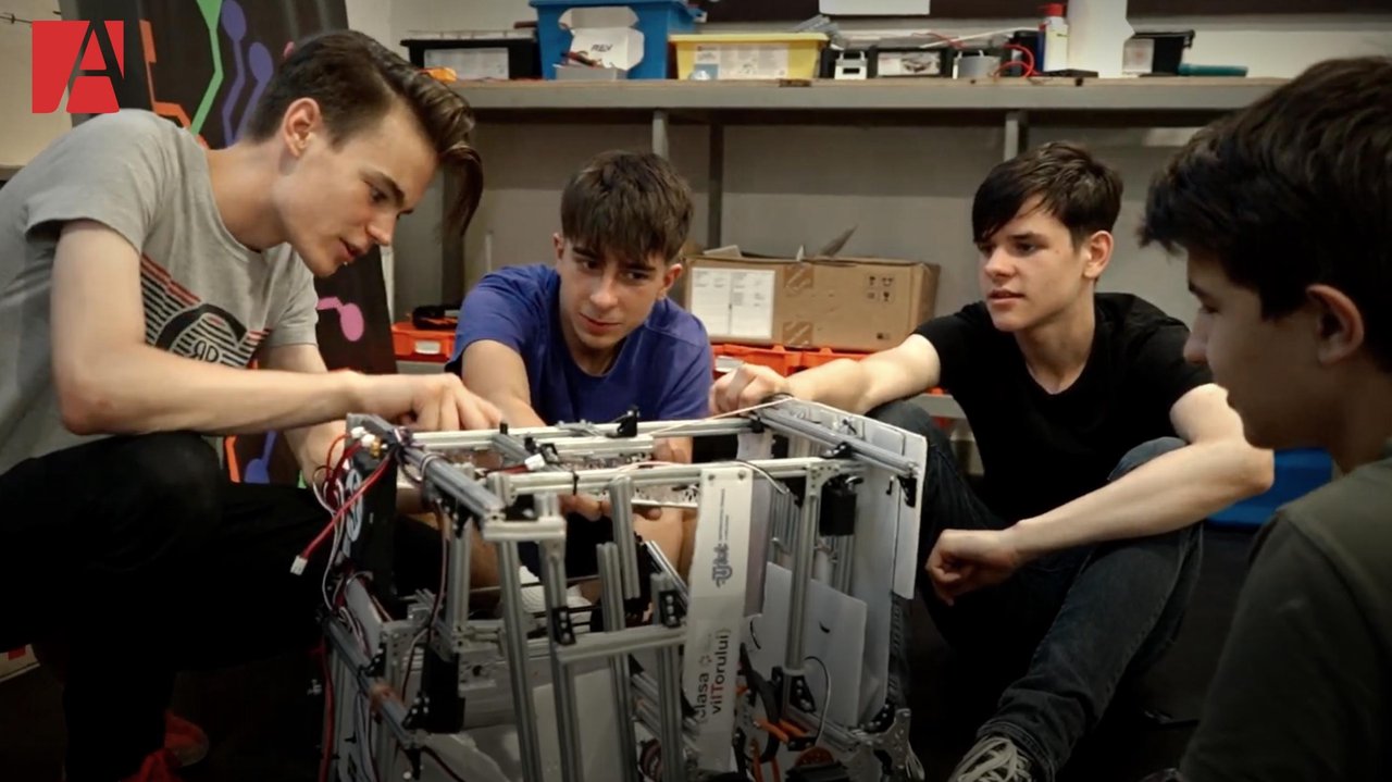 Echipa națională de robotică a Moldovei se pregătește pentru „FIRST ...