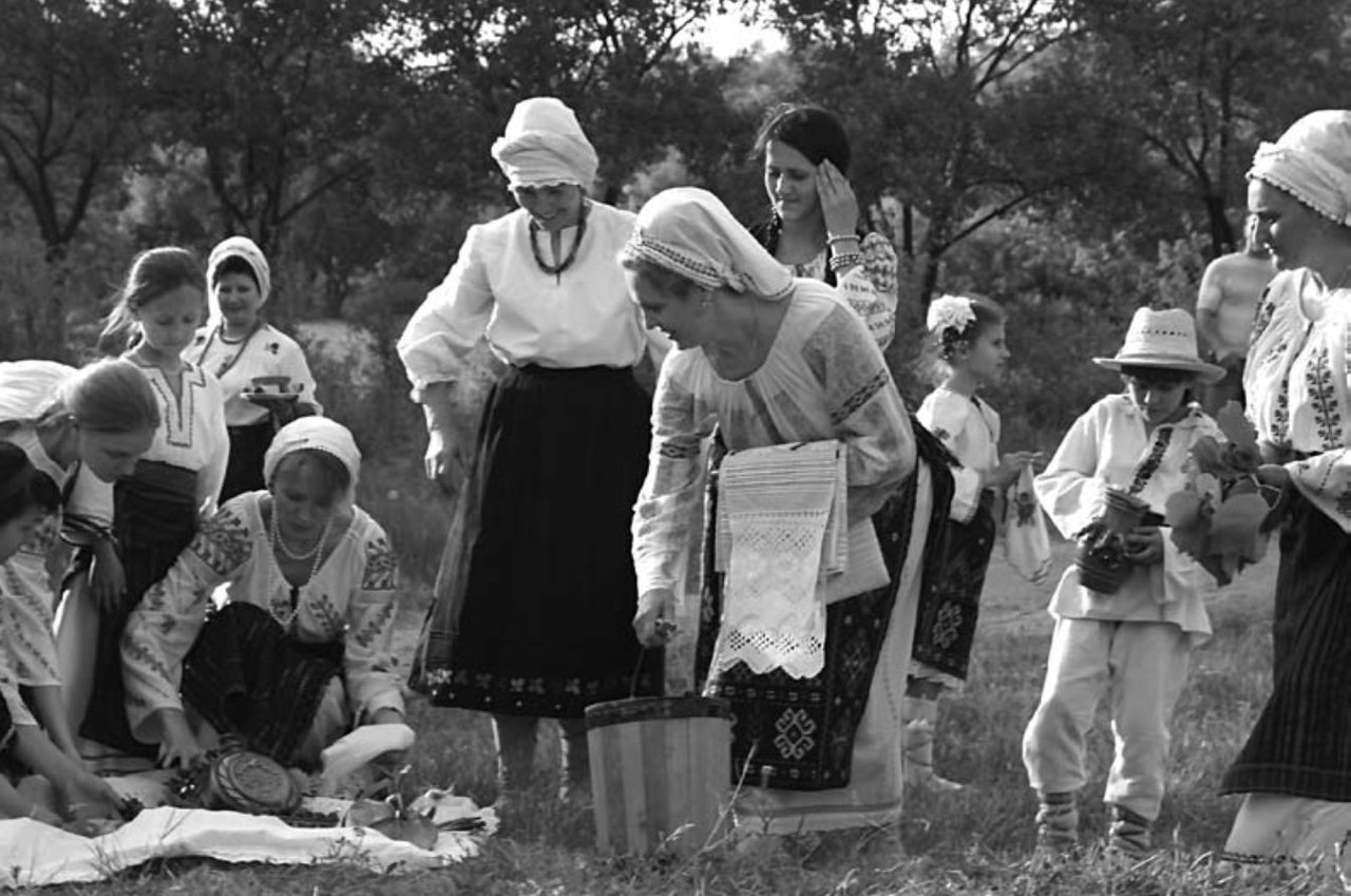 Ziua Națională a Portului Popular, tradiții și amintiri care ne leagă ...
