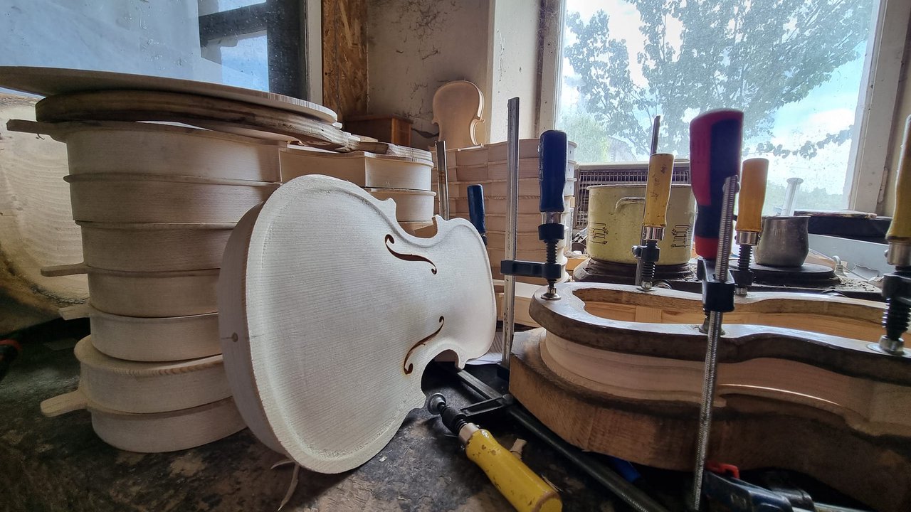 Fetești, locul unicului atelier de viori din R. Moldova, pune muzica pe ...