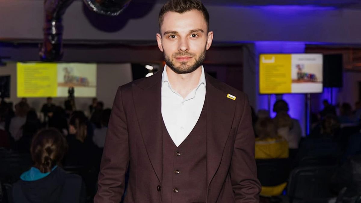 Un prezentator ucrainean a anunțat în emisie directă că merge pe front ...